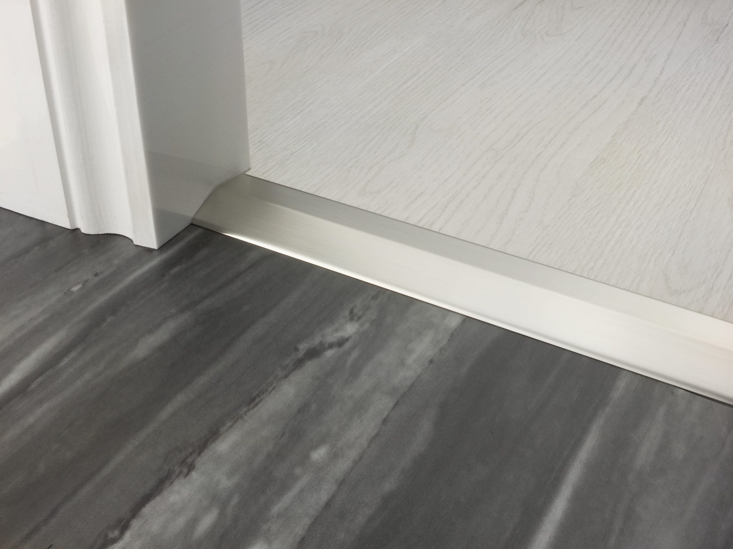 Premier Compression Ramp in Satin Nickel | Smooth Transition for Uneven ...